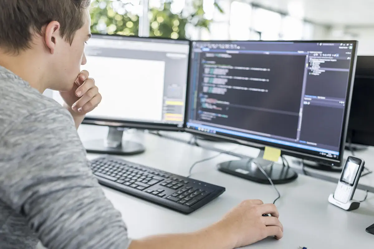 Beruf Informatiker/in EFZ Plattformentwicklung – Ausbildung und Lehre